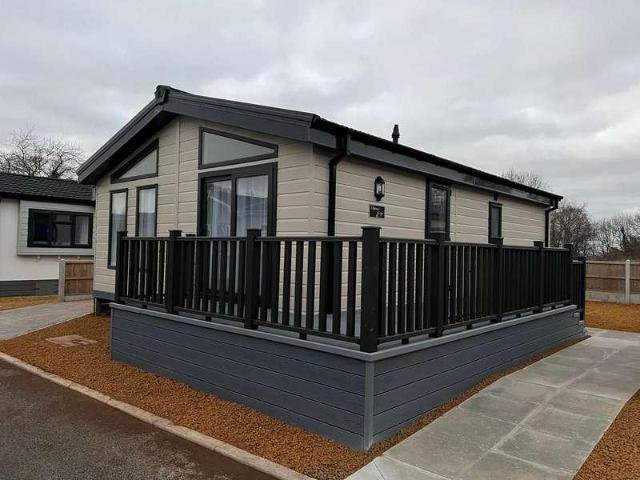 2 bed property for sale
