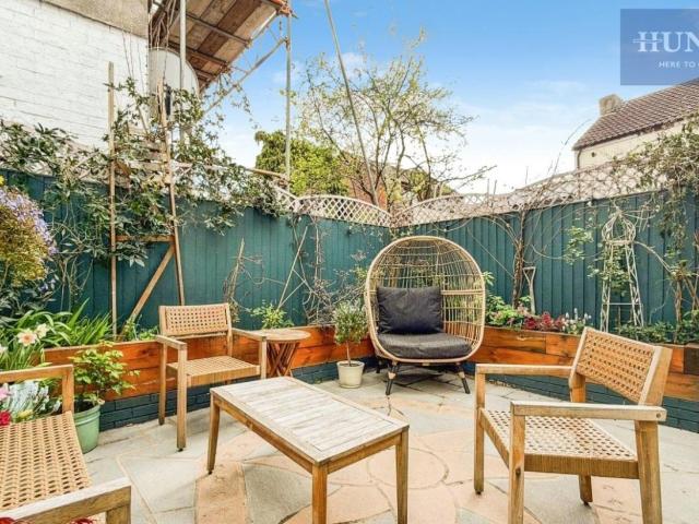 2 bed property for sale