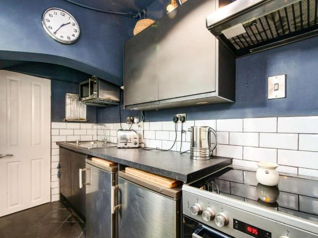 2 bed property for sale