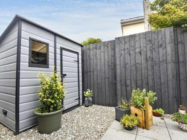2 bed property for sale