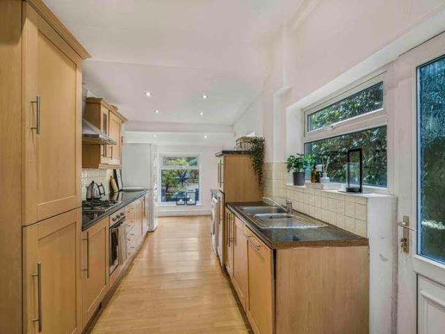 2 bed property for sale
