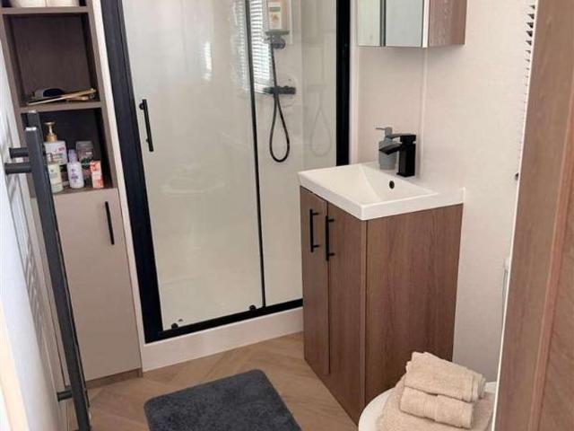 2 bed property for sale