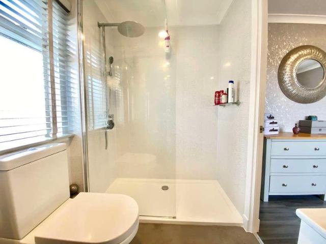 2 bed property for sale