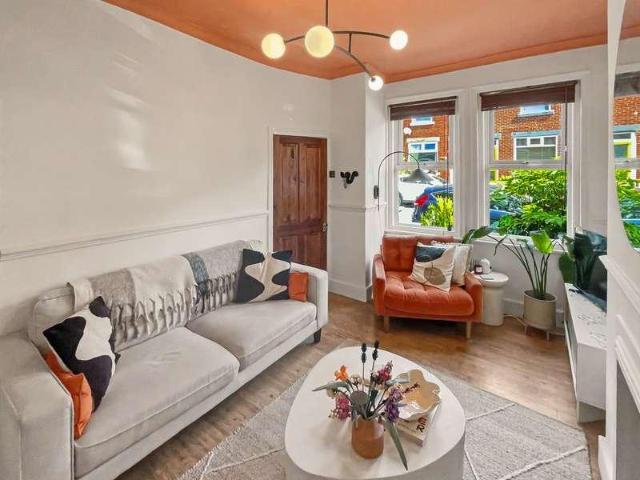 2 bed property for sale