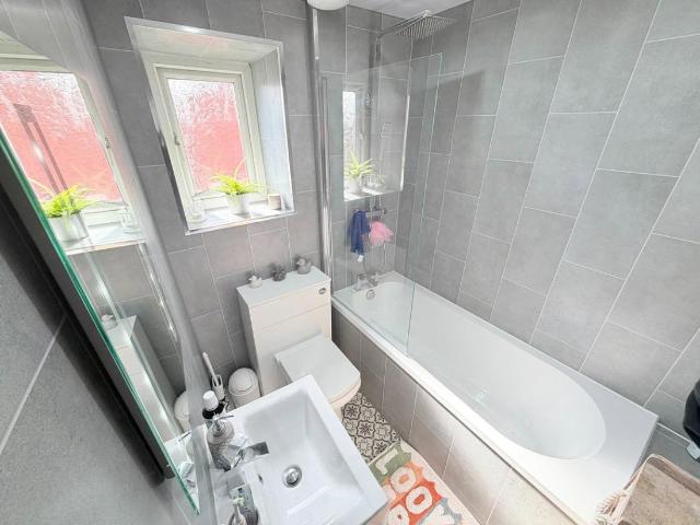 2 bed property for sale