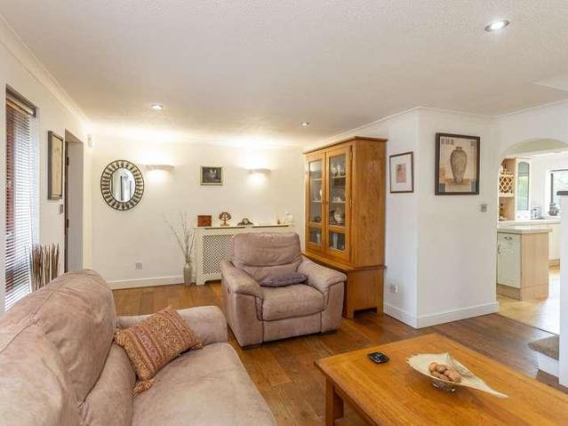 2 bed property for sale