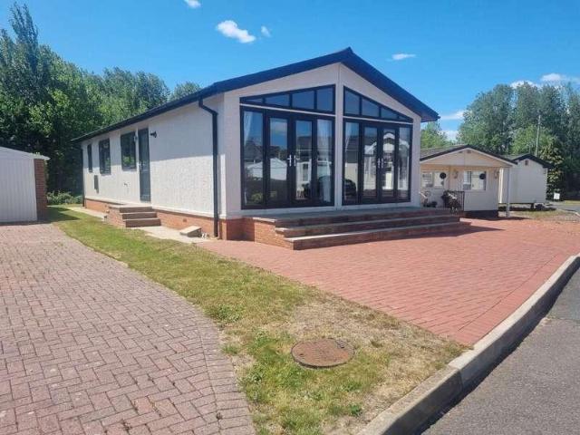 2 bed property for sale