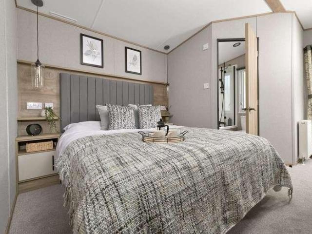 2 bed property for sale