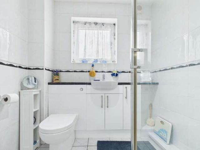 2 bed property for sale