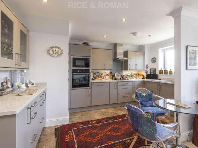 2 bed property for sale