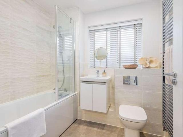 2 bed property for sale