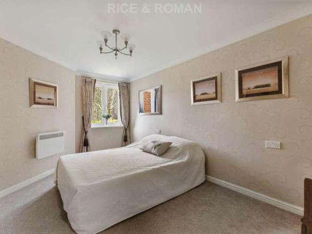 2 bed property for sale