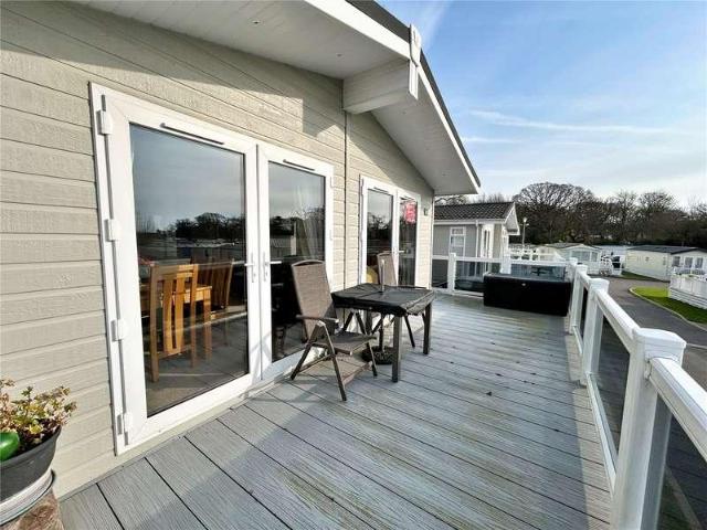 2 bed property for sale