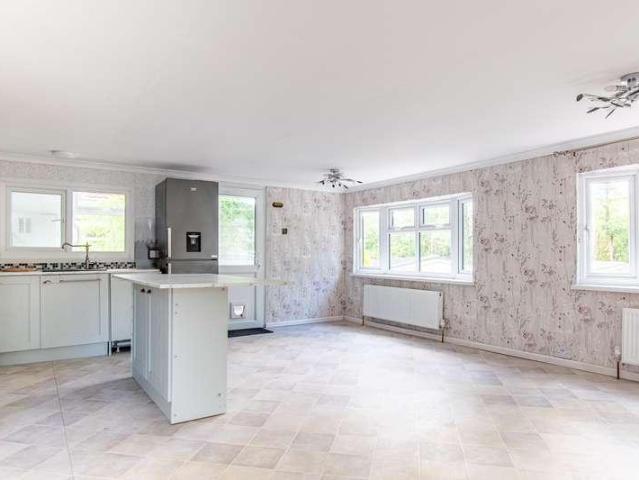 2 bed property for sale