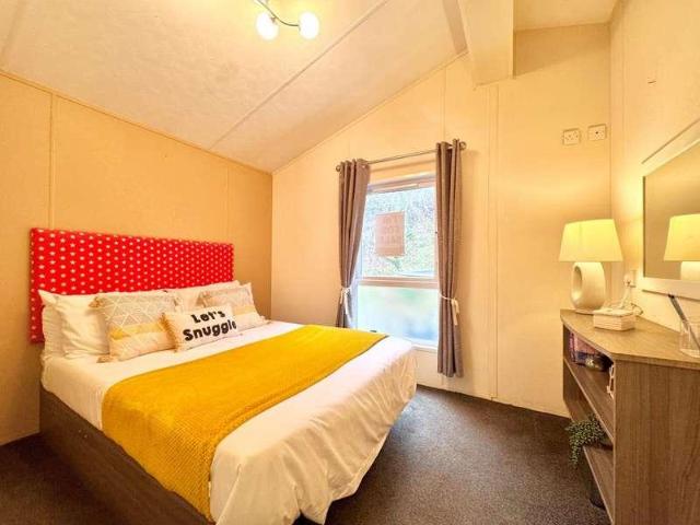 2 bed property for sale