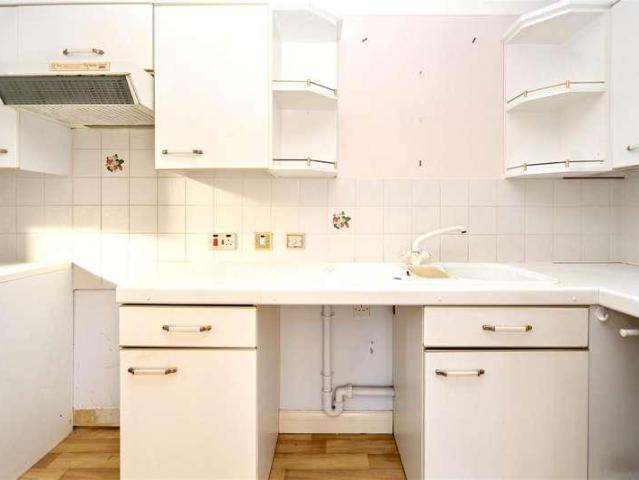 2 bed property for sale