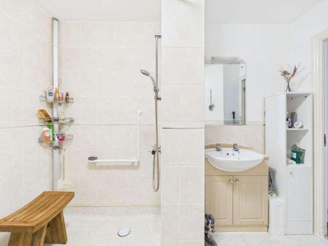 2 bed property for sale