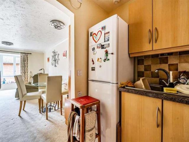 2 bed property for sale
