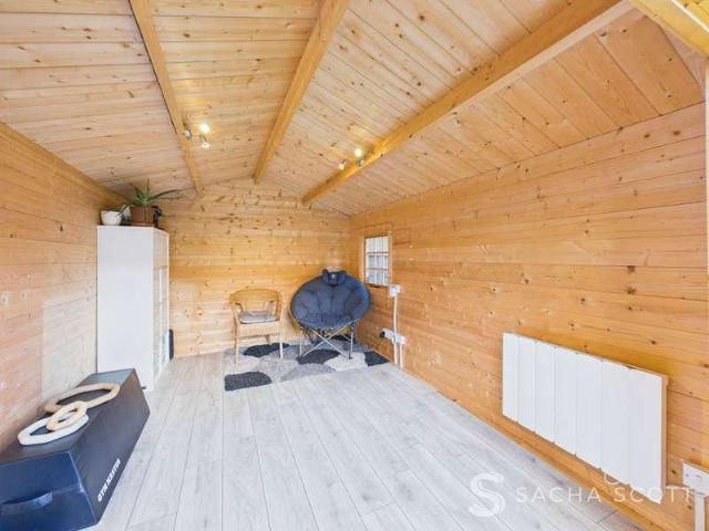 2 bed property for sale