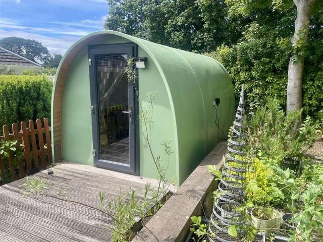 2 bed property for sale