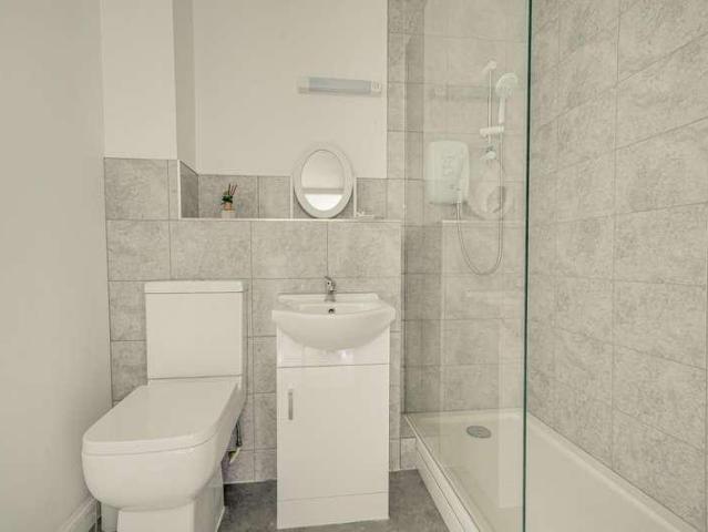 2 bed property for sale