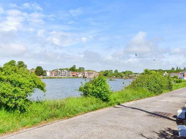 2 bed property for sale