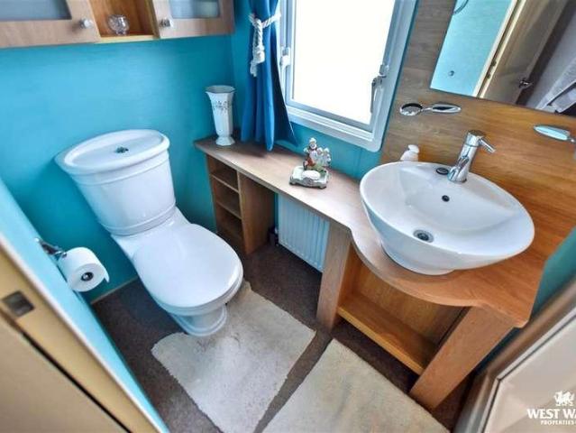 2 bed property for sale