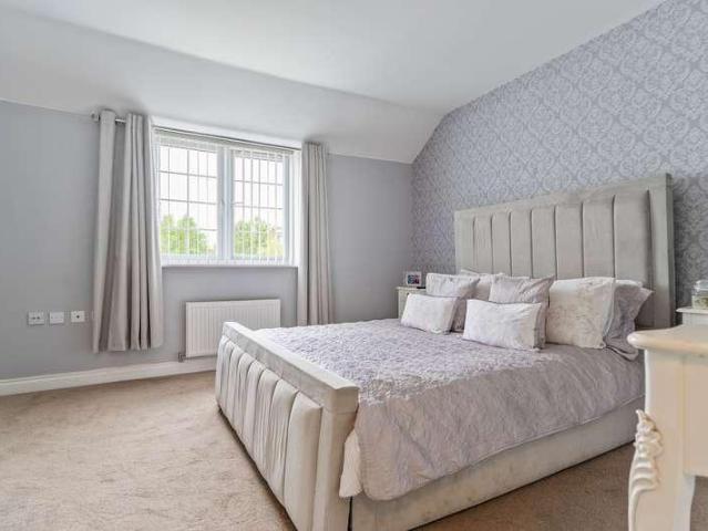 2 bed property for sale
