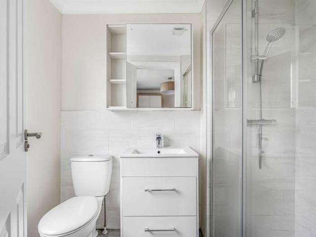 2 bed property for sale