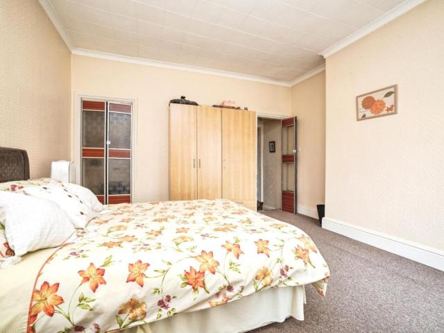 2 bed property for sale