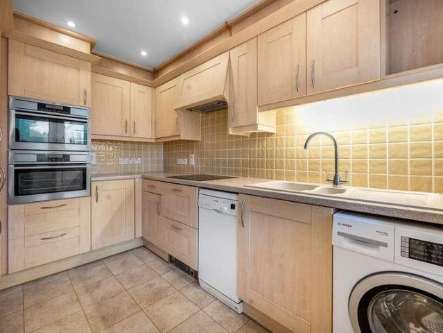 2 bed property for sale