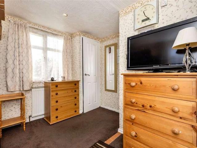 2 bed property for sale