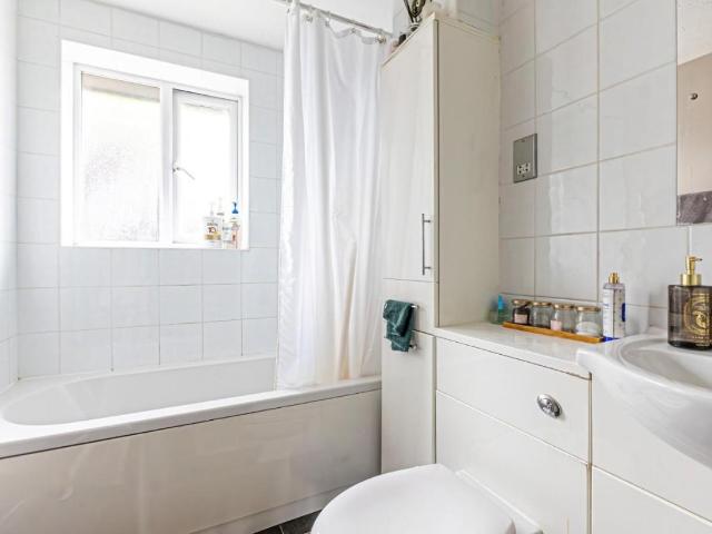 2 bed property for sale