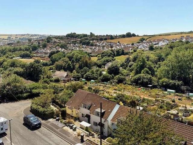 2 bed property for sale