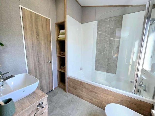 2 bed property for sale