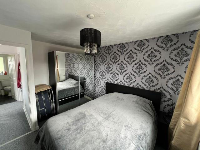 2 bed property for sale