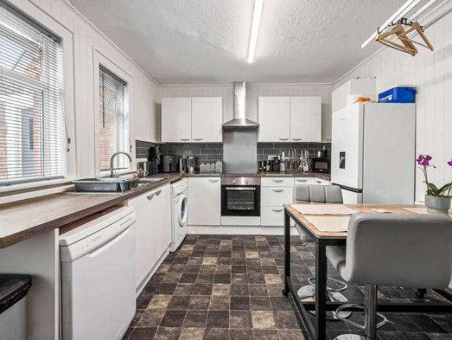 2 bed property for sale