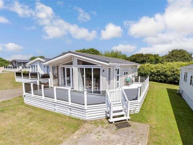 2 bed property for sale
