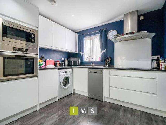 2 bed property for sale