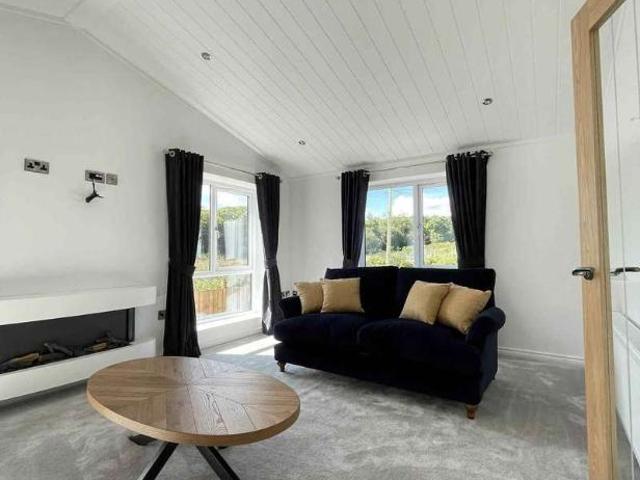2 bed property for sale