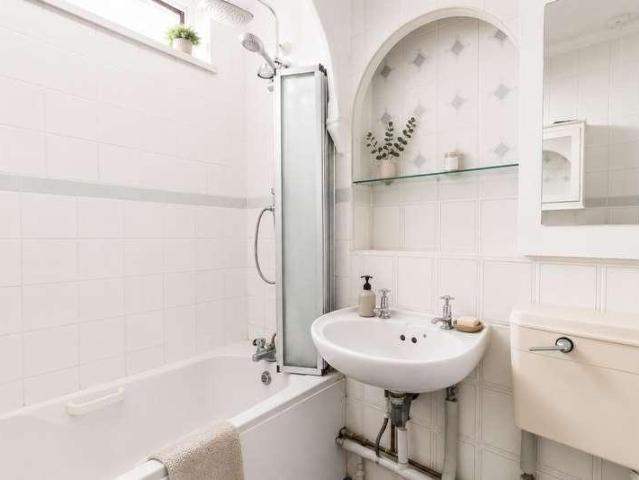 2 bed property for sale