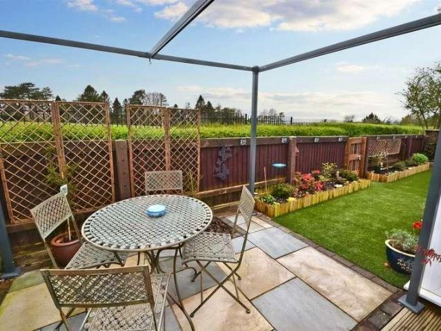 2 bed property for sale
