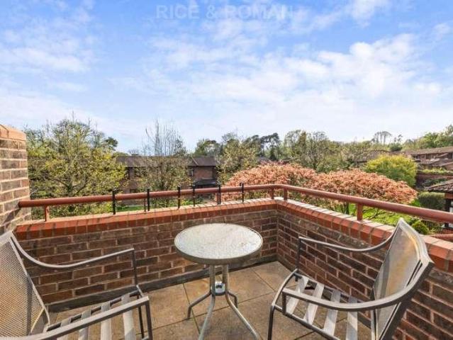 2 bed property for sale