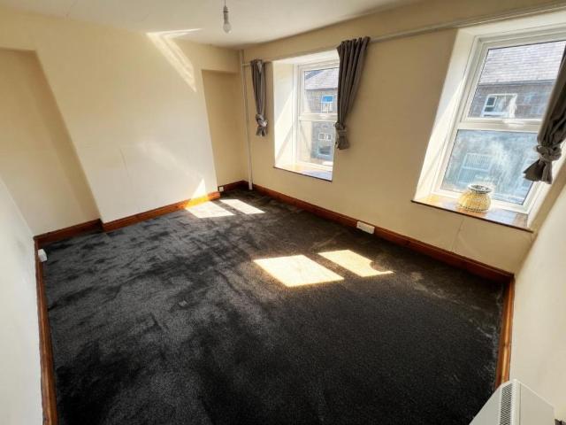 2 bed property for sale