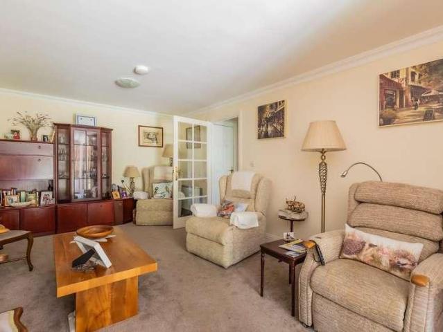 2 bed property for sale