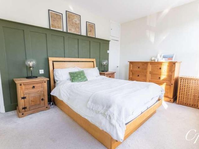 2 bed property for sale