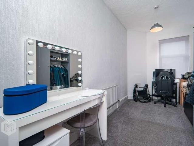 2 bed property for sale