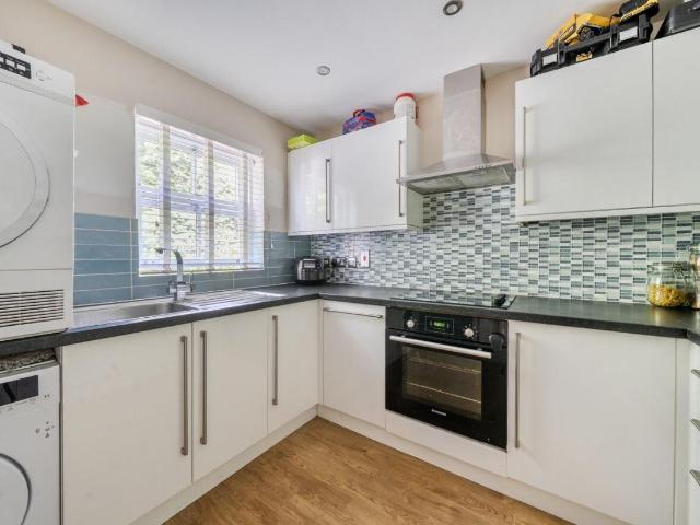 2 bed property for sale