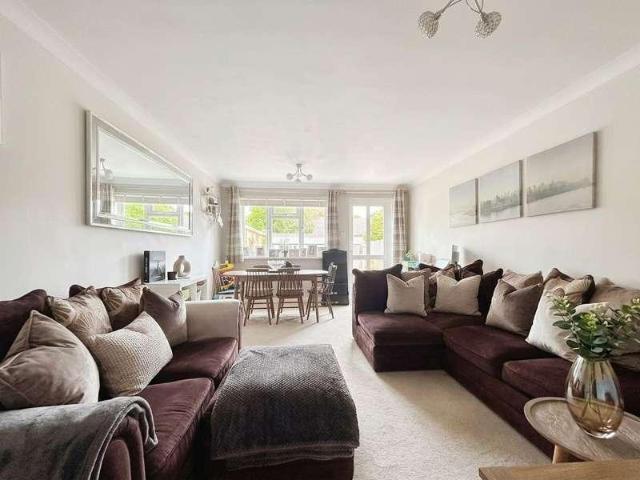 2 bed property for sale
