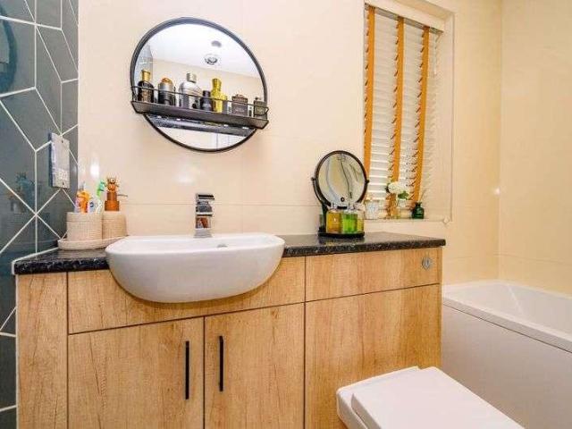 2 bed property for sale